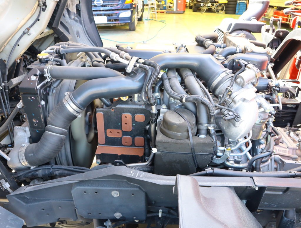 【PZC-8838】H30.7いすゞのフォワード 4t標準ユニック製3段クレーン 2.93t吊り アルミブロック ラジコン フックイン ベッド付 エアサス｜中古トラックならゲットラック