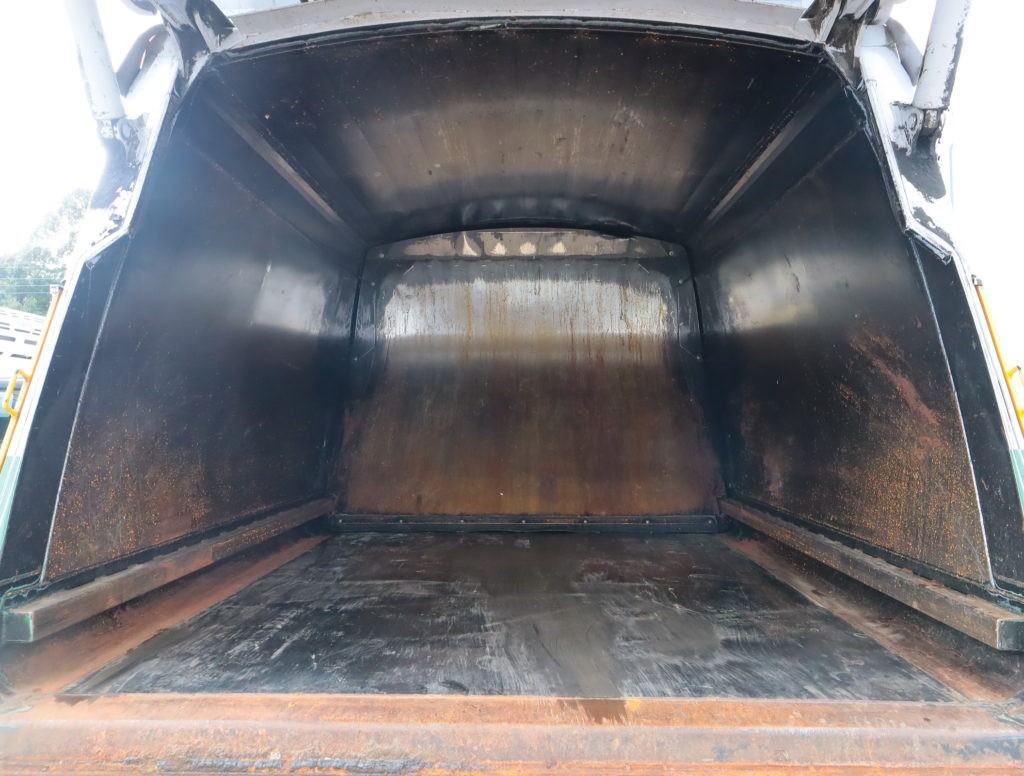 【PZP-2951】H19.11いすゞのフォワード 4tパッカー車（プレス式） 8.6立米 ベッド付 ダンボール仕様｜中古トラックならゲットラック