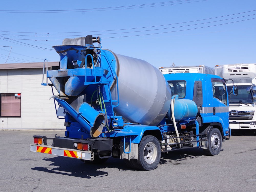 いすゞのフォワード 増tミキサー車 最大混合容量2.8立米 ベッド付｜中古トラックならゲットラック