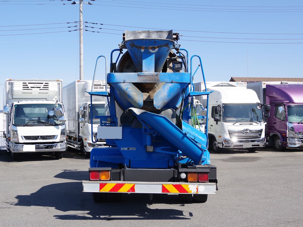 【FM-2501】H26.2いすゞのフォワード 増tミキサー車 最大混合容量2.8立米 ベッド付｜中古トラックならゲットラック