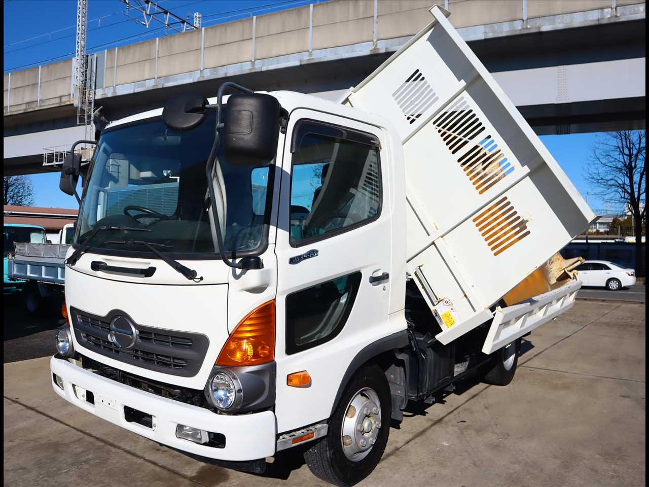 【PZD-3688】H27.11日野のレンジャー 4t三転ダンプ 3方開 ベッドレス｜中古トラックならゲットラック